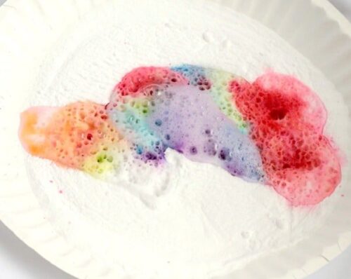 Super Fun Fizzing Rainbow Experiment for Little Scientists