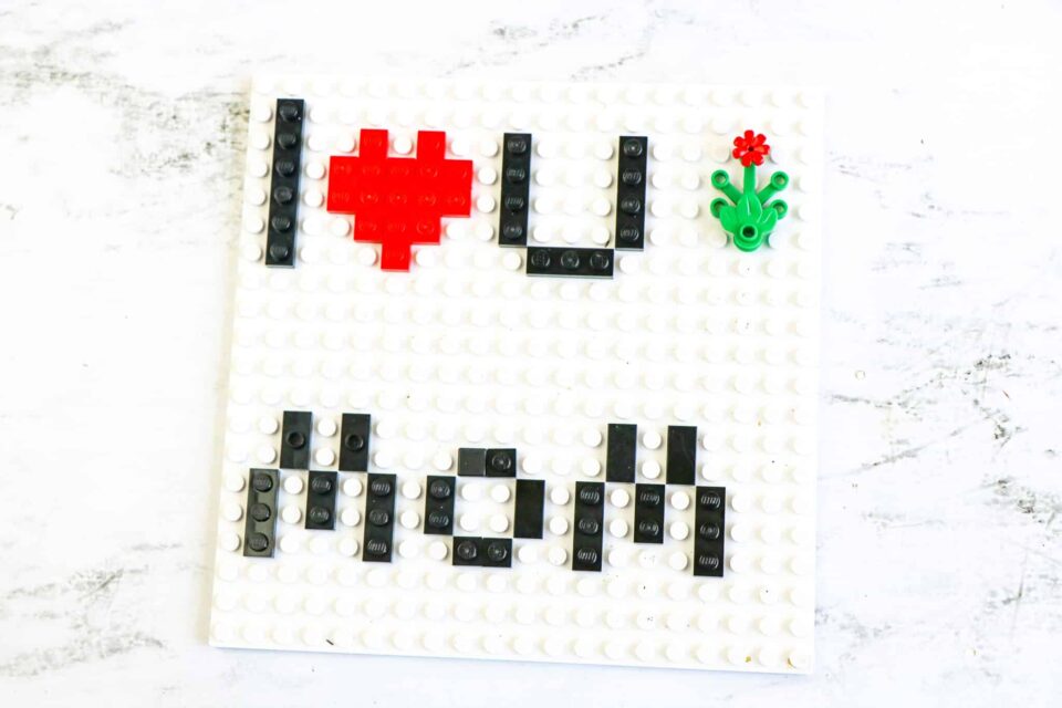 How to Build a LEGO Mother’s Day Card with Just LEGO Bricks!