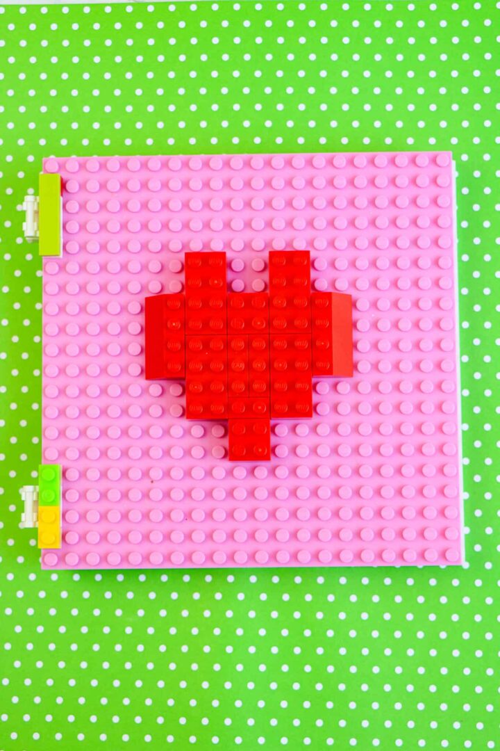 How to Build a LEGO Mother’s Day Card with Just LEGO Bricks!