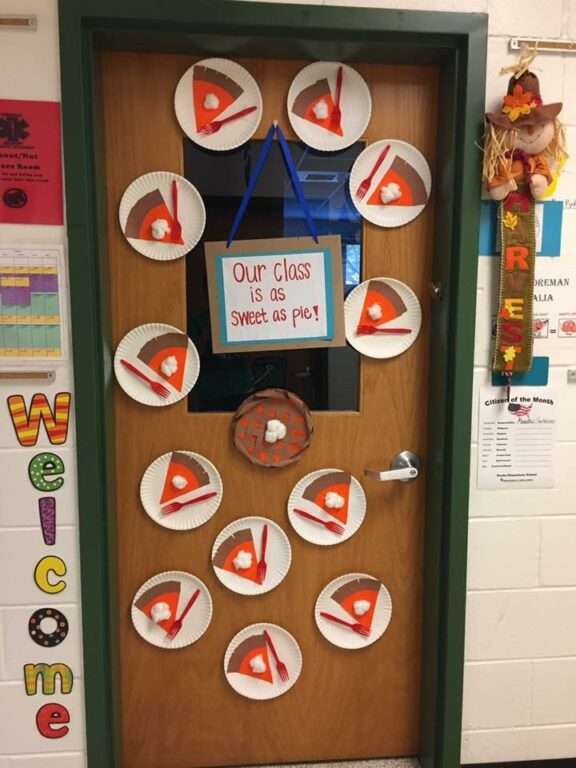 10+ Festive Thanksgiving Classroom Door Decorations for Teachers